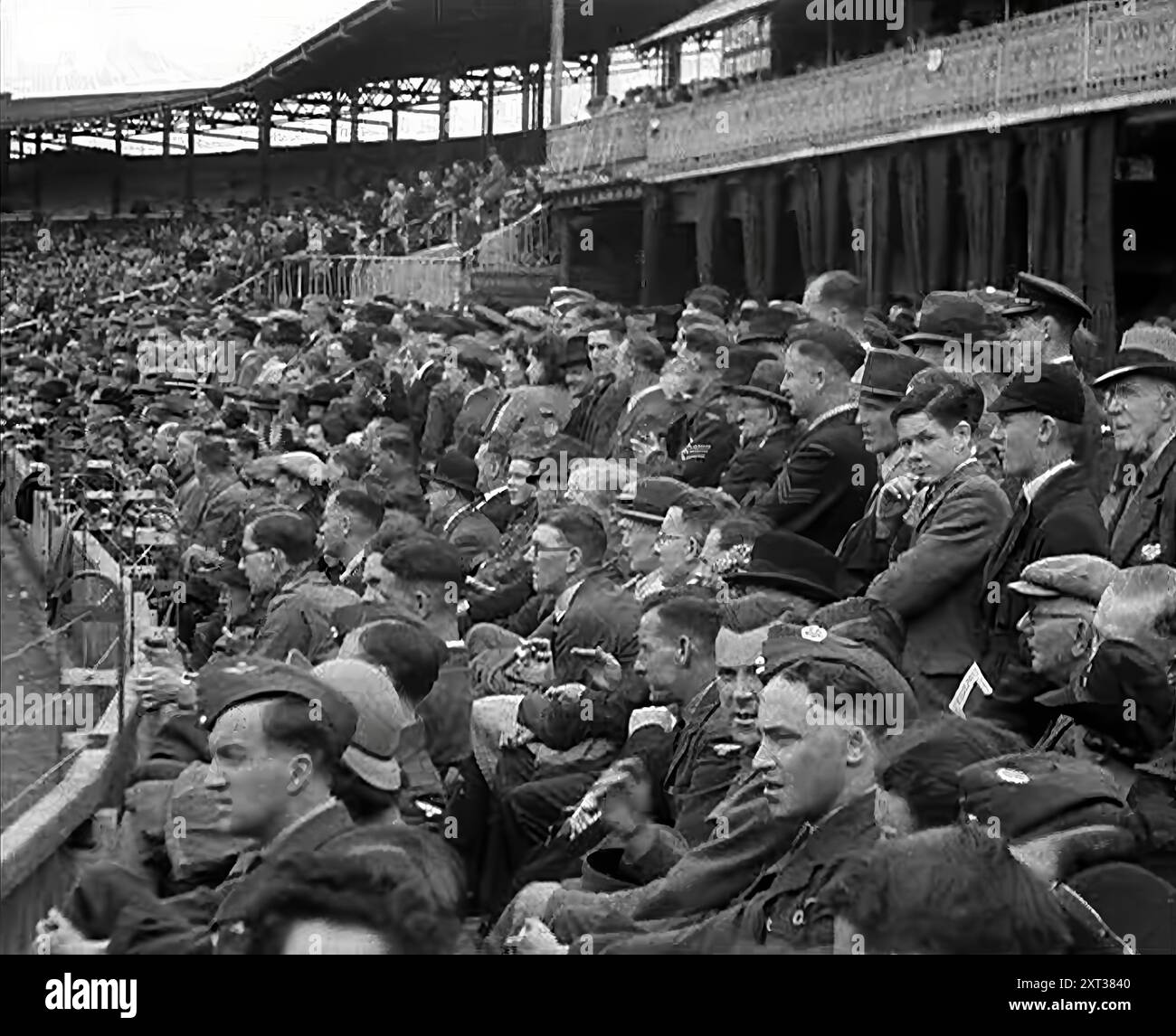 1944 crowds us army air hi-res stock photography and images - Alamy