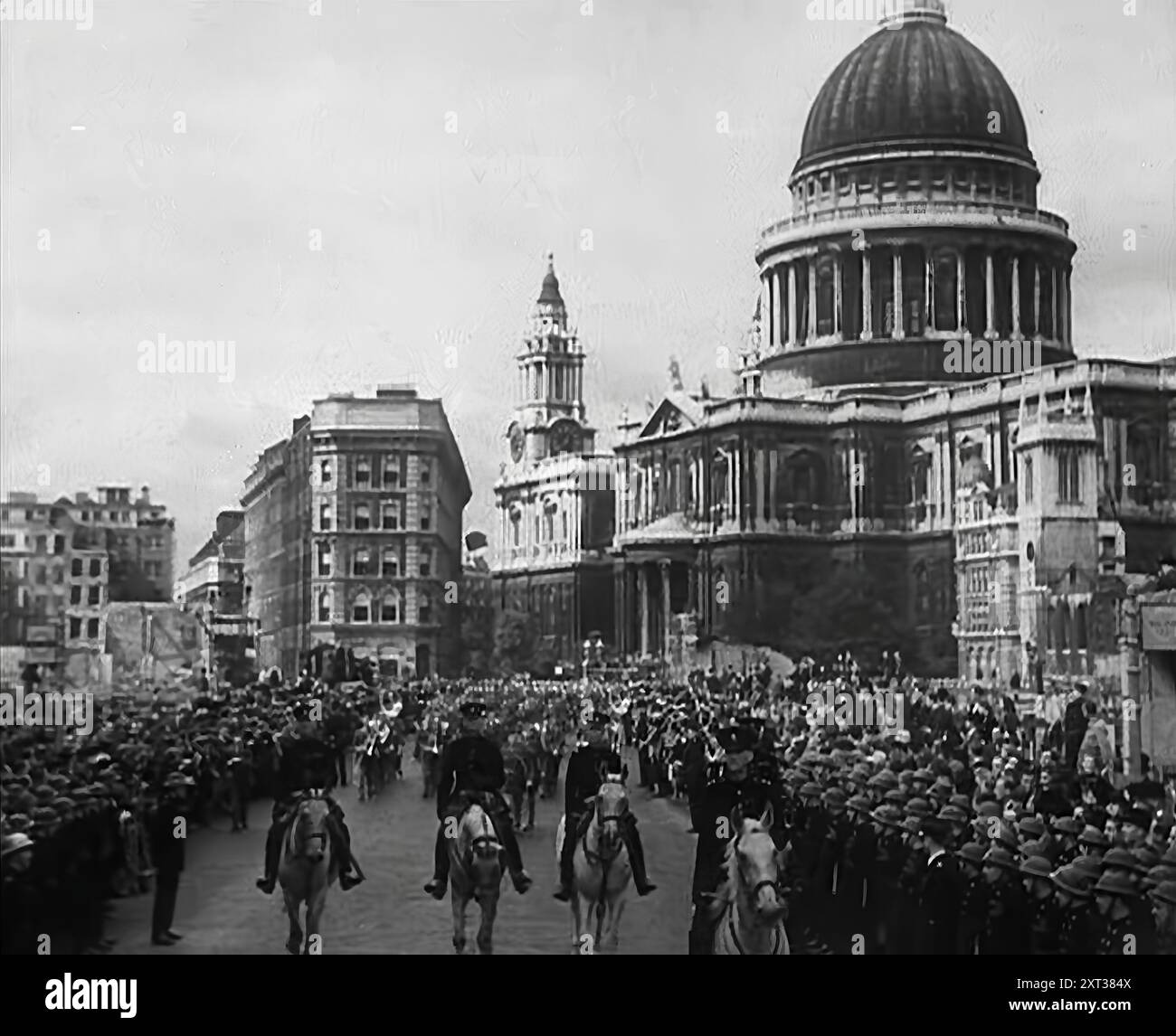 American Troops Marching Through London, 1942. America joins the Second ...