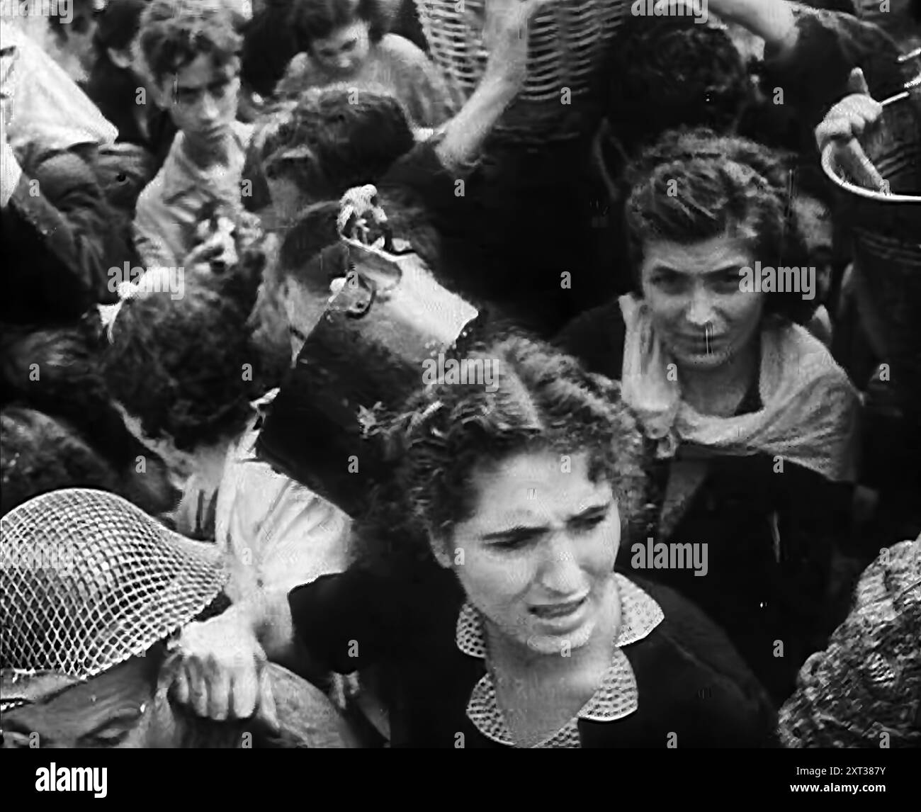 Italian Civilians Gathering Water in Naples, 1943-1944. From "Time To Remember - The Path To ...