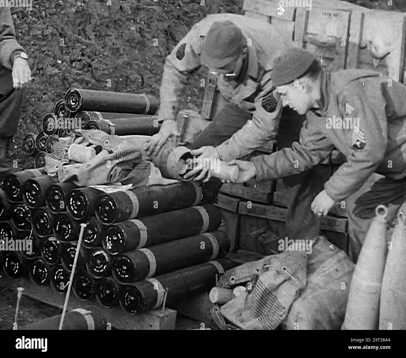Artillery shells ww2 hi-res stock photography and images - Alamy