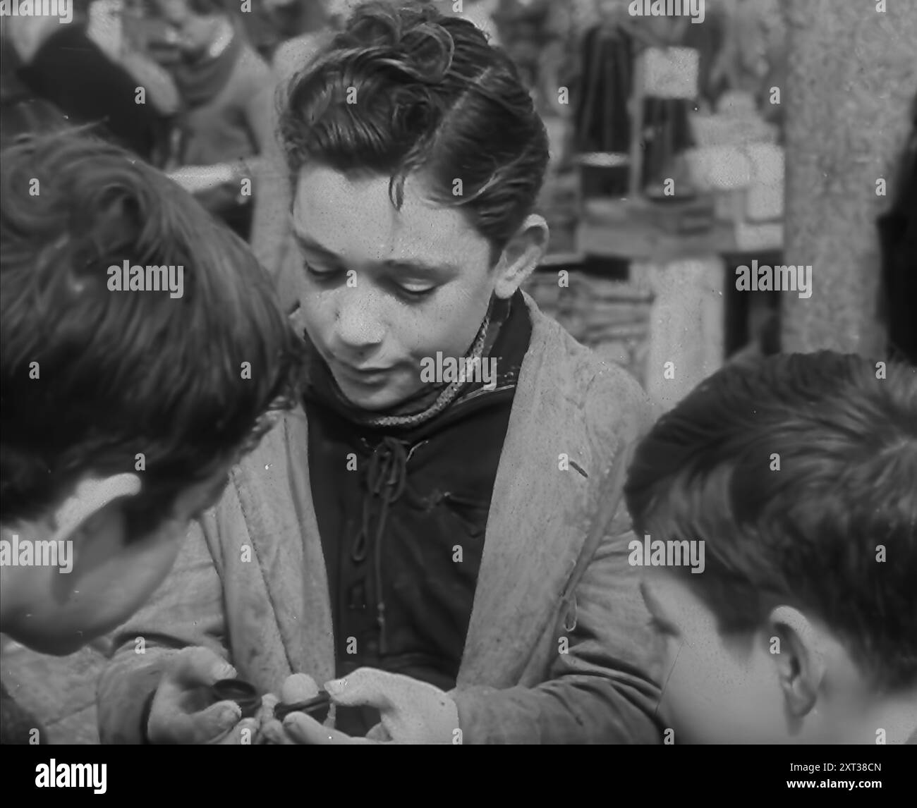 1940s close up boy talking hi-res stock photography and images - Alamy