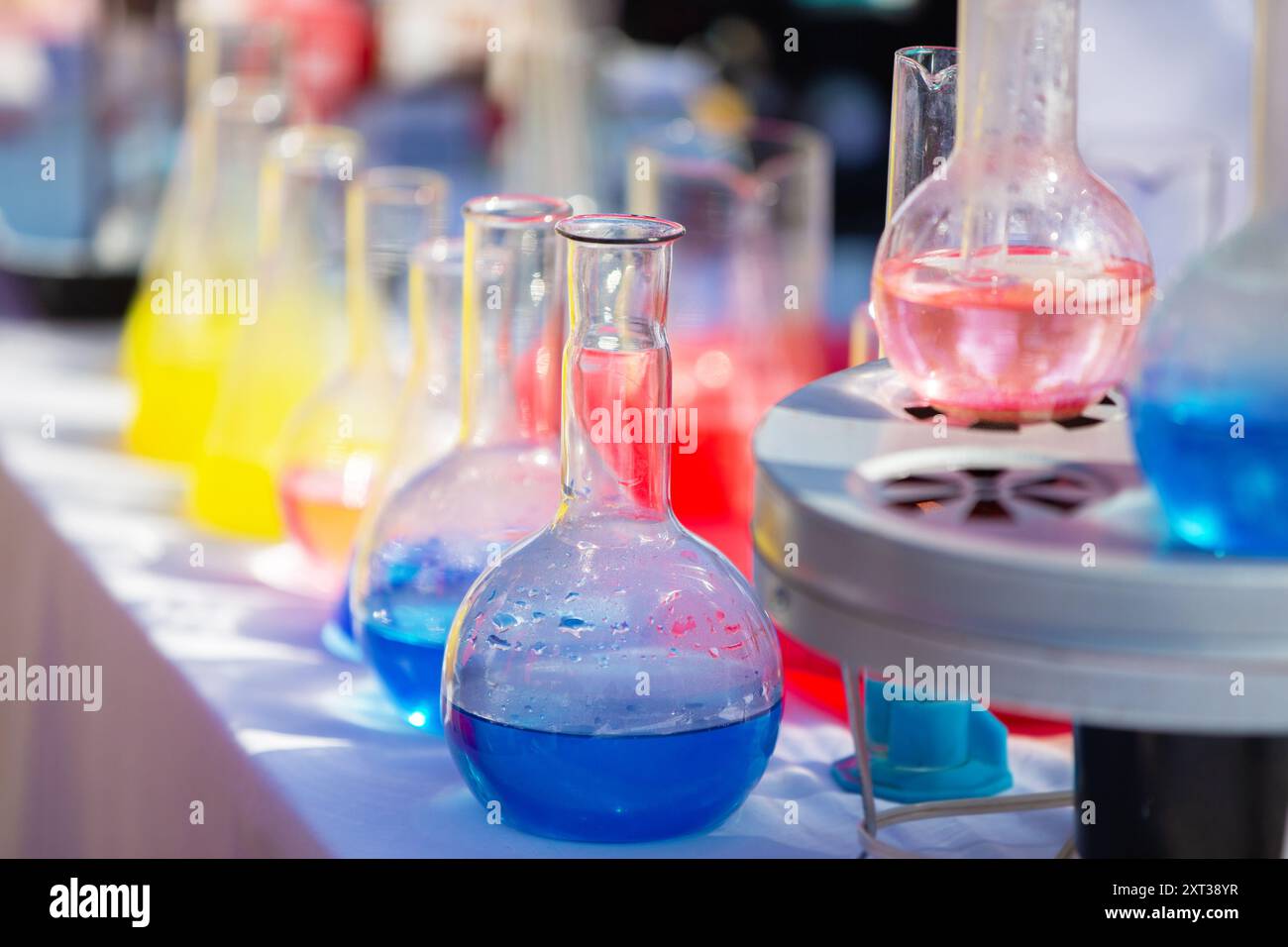 Volumetric flask solution hi-res stock photography and images - Alamy