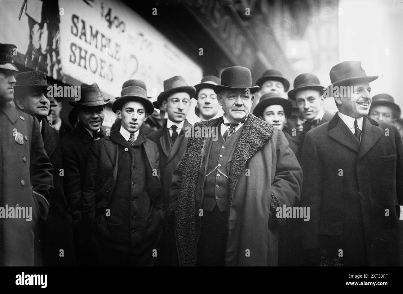 Chairman McCall at subway fire, 1/6/15, 1915. Shows Edward Everett ...