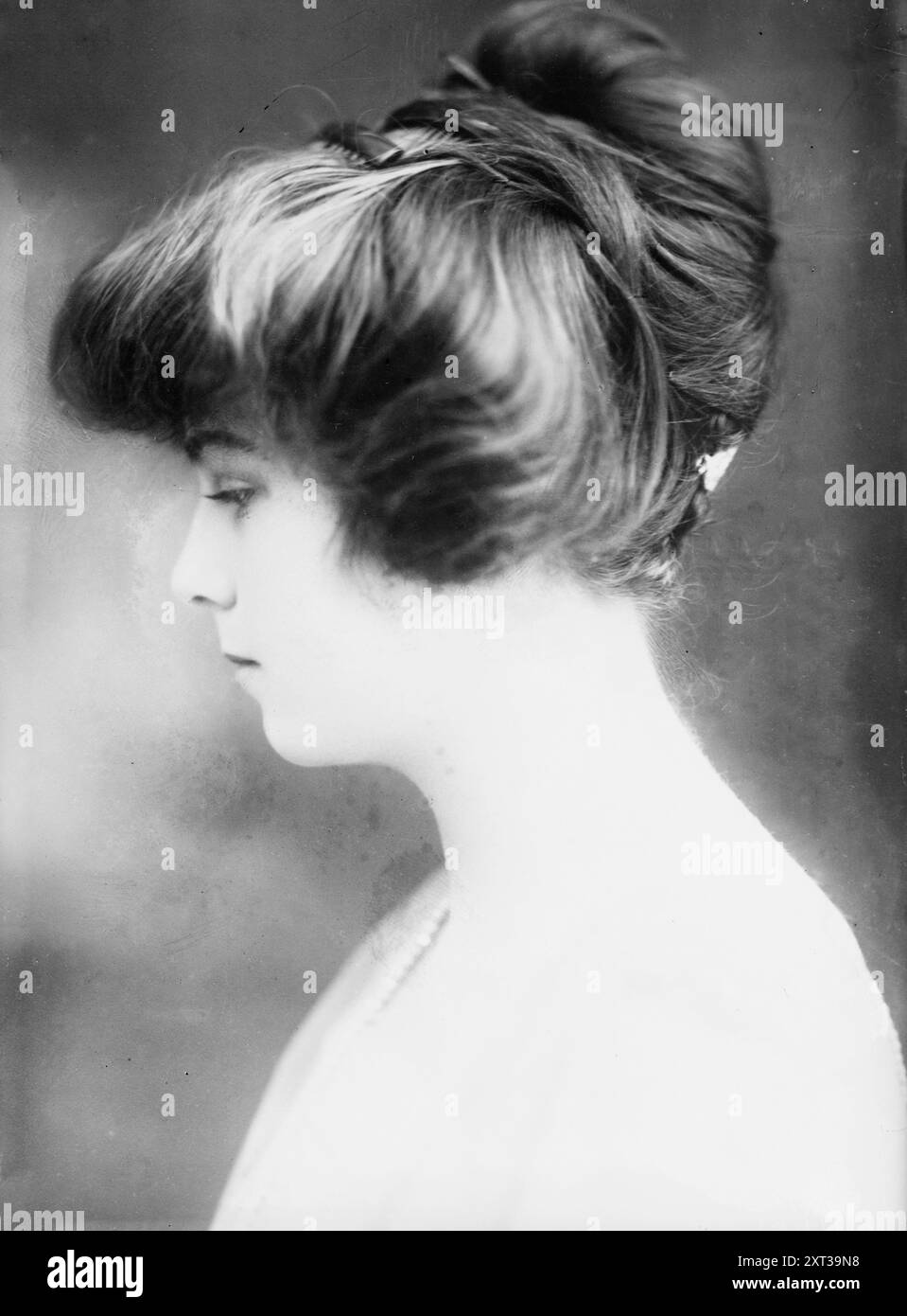 Marie Tailer, 1915. Shows Marie Tailer of New York City, daughter of Mr ...