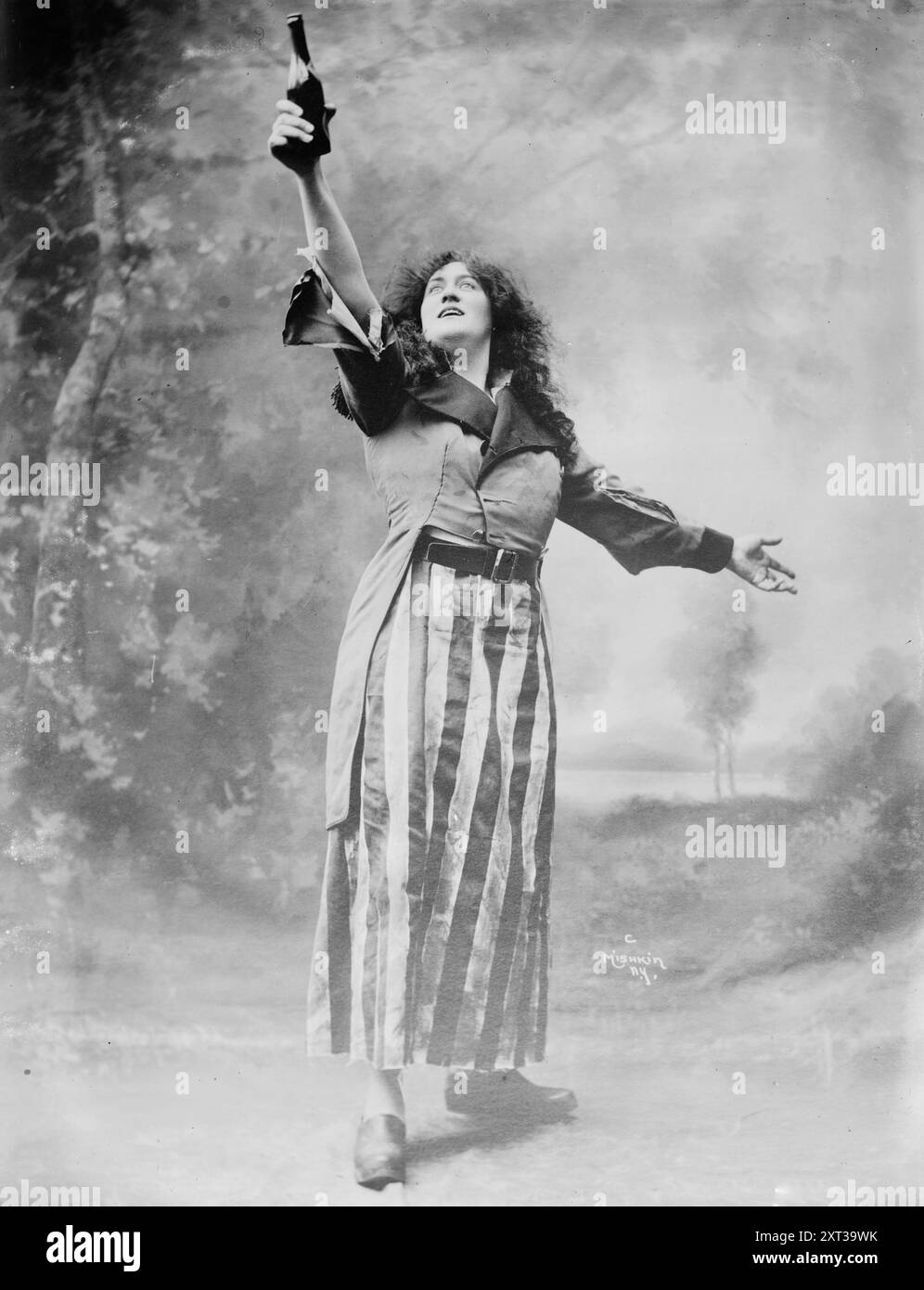 Eleonora de Cisneros, between c1915 and c1920. Shows American opera ...