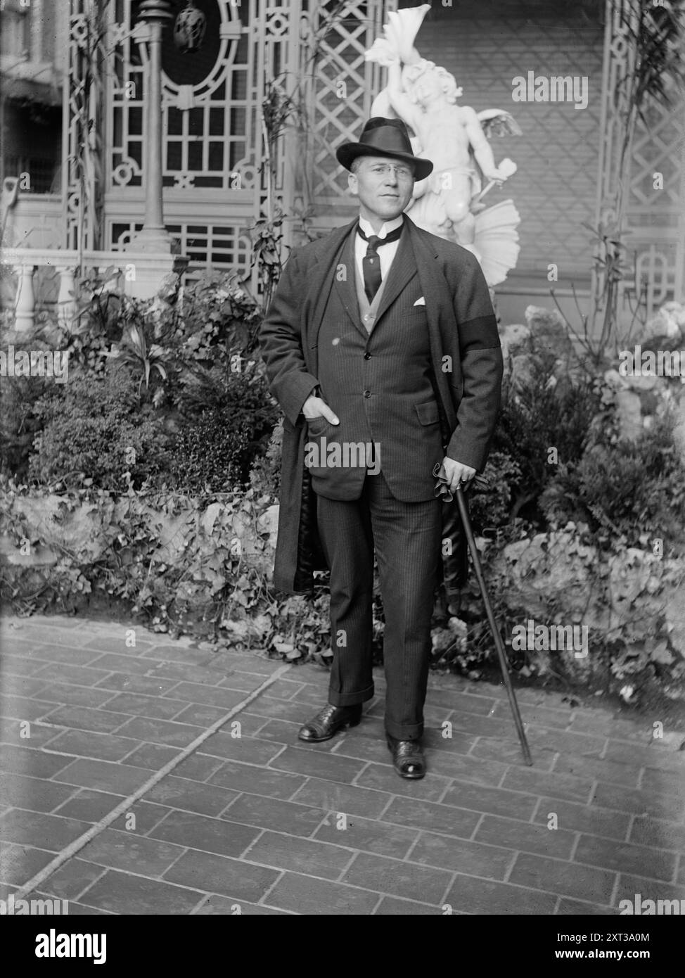 Canadian statue Black and White Stock Photos & Images - Alamy