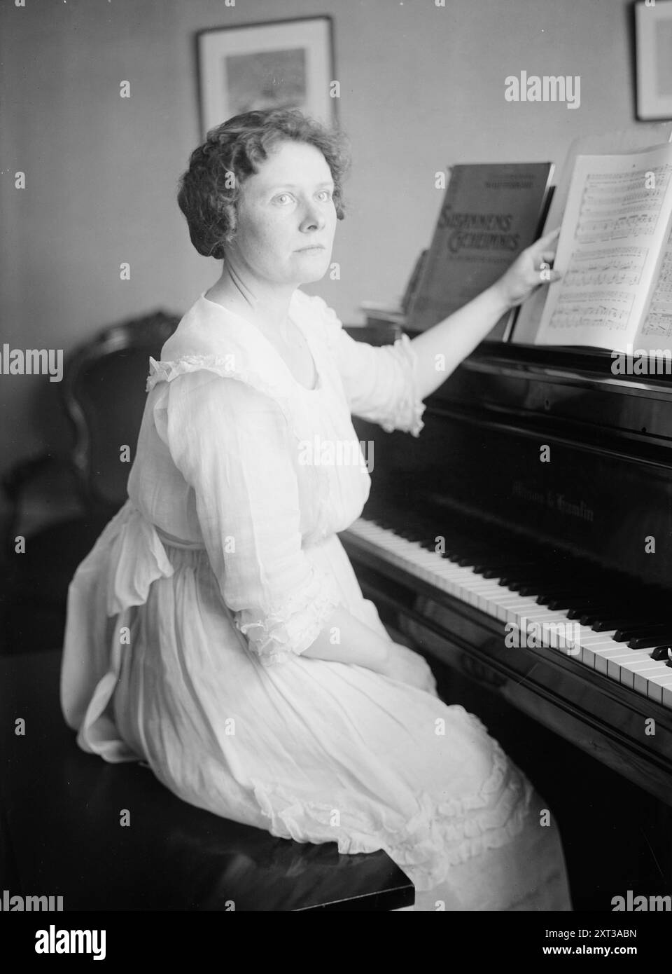 Florence Macbeth, between c1915 and c1920. Shows opera singer Florence ...