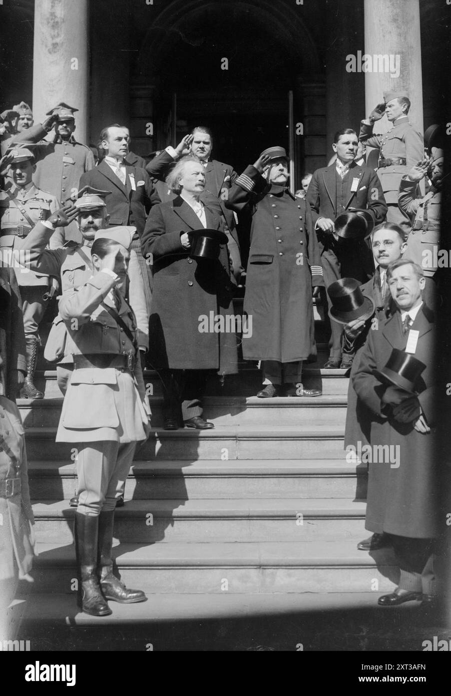 Vintage photo, man in top hat and tails hi-res stock photography and ...