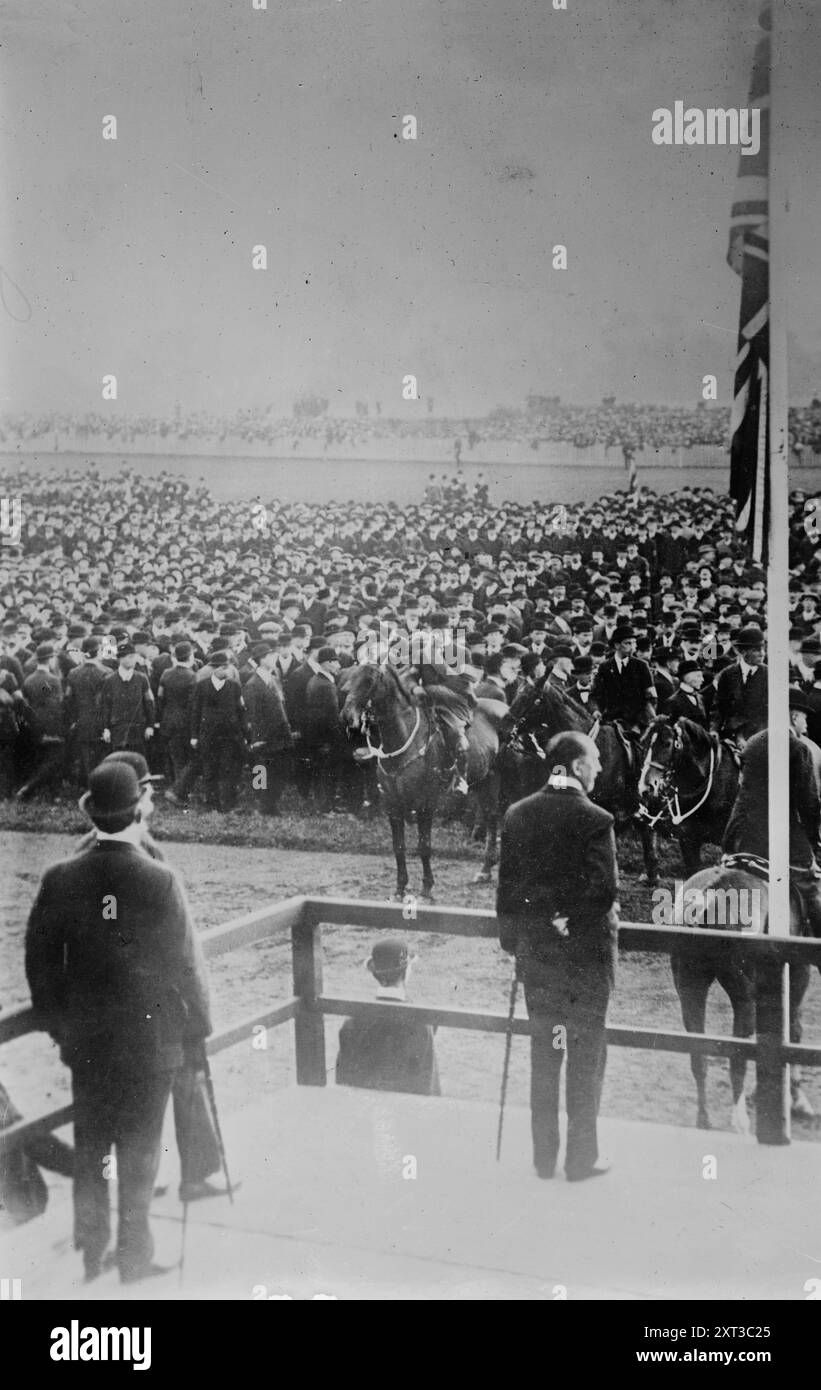 Carson addressing Ulster Army, 1914. Shows Sir Edward H. Carson, leader ...
