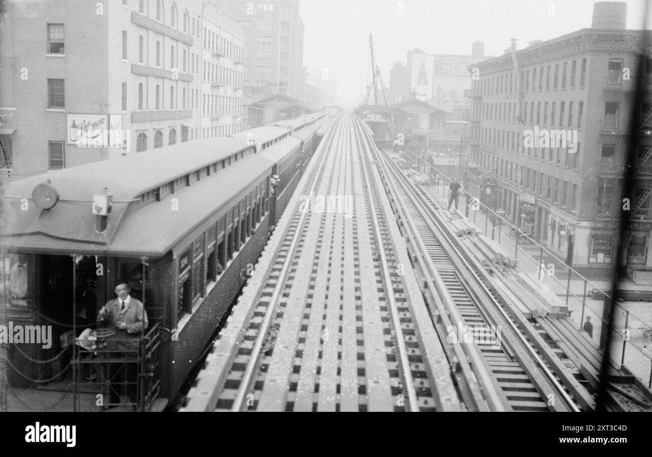 Express track 9th Ave. "L", between c1914 and c1915. Shows the express ...