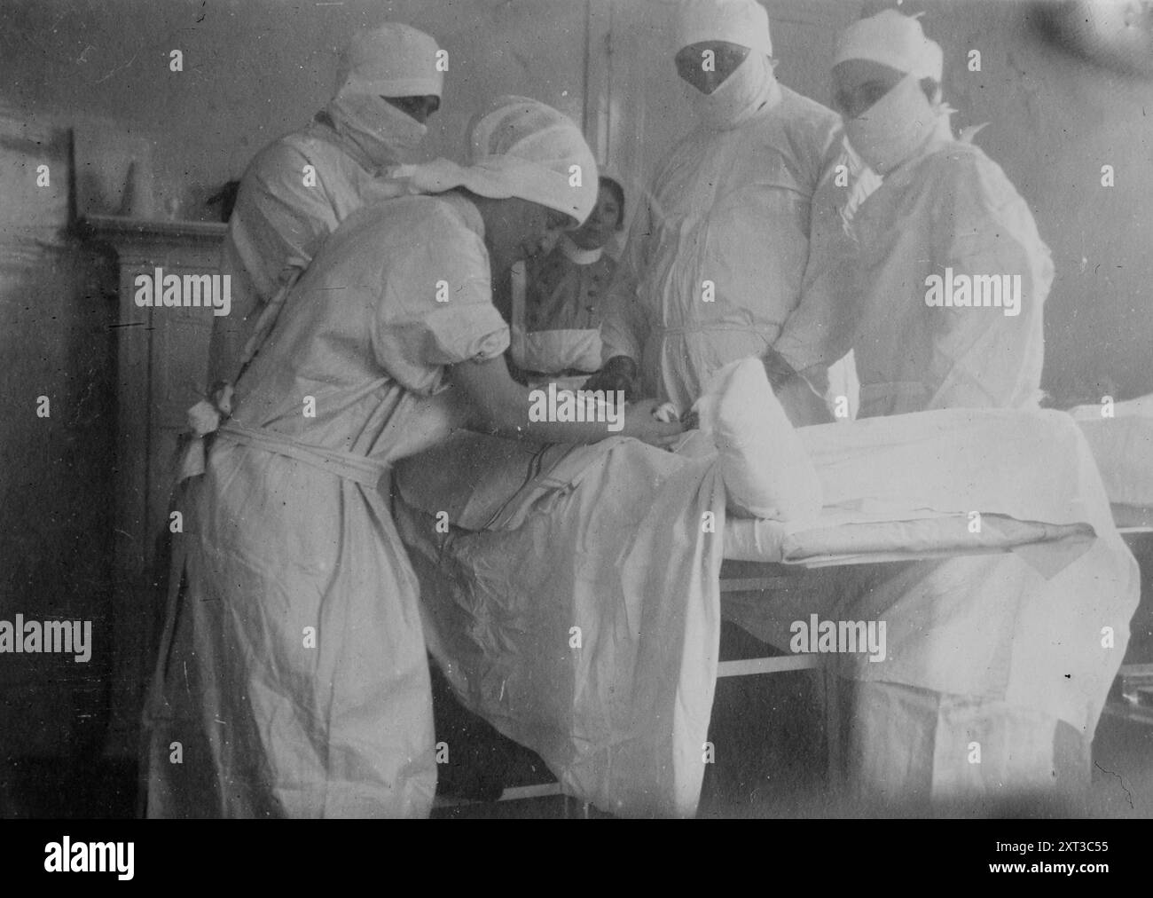 Cutting off a foot -- Canadian Hospital, Le Touquet, between 1914 and ...