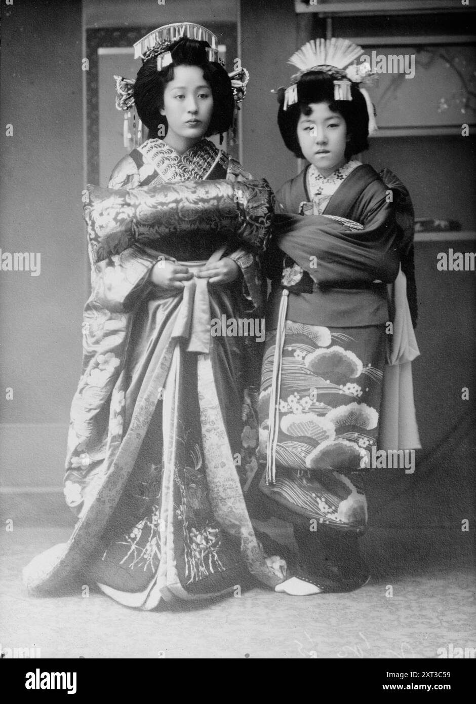 Geisha girls, between c1915 and c1920 Stock Photo - Alamy