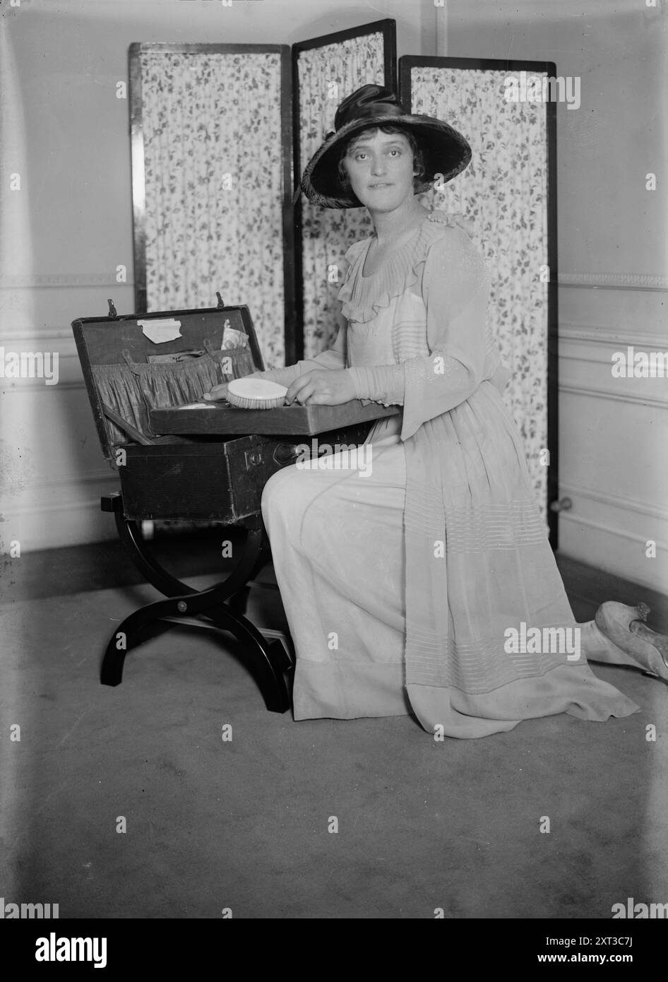 Woman folding clothes suitcase Black and White Stock Photos & Images ...