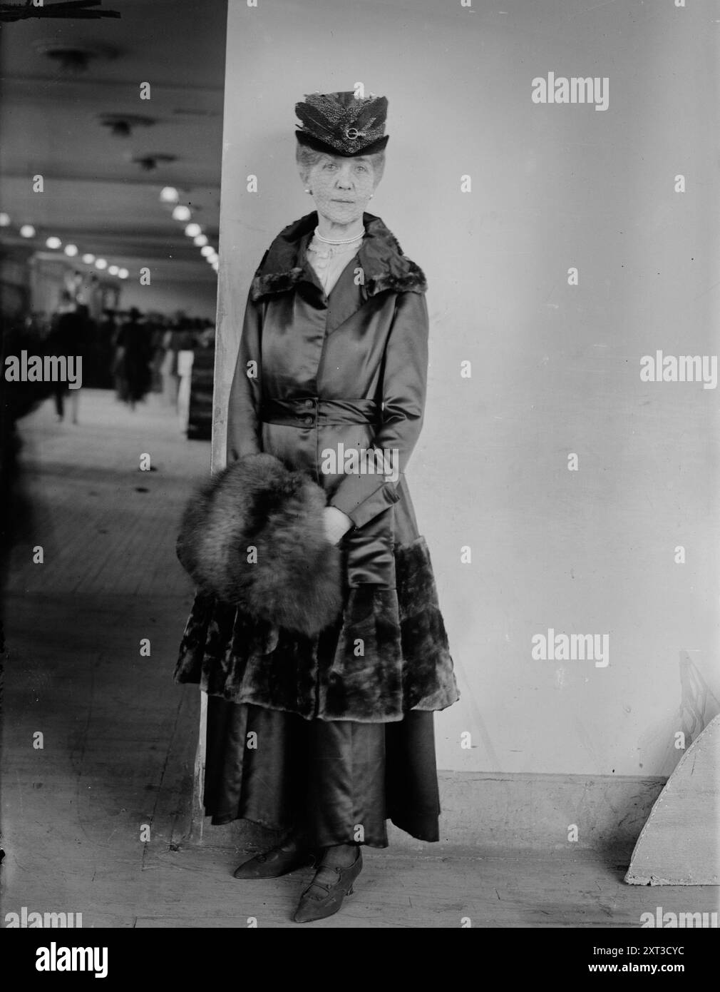 Mrs. W.K. Vanderbilt, between c1915 and c1920. Shows Anne Harriman ...