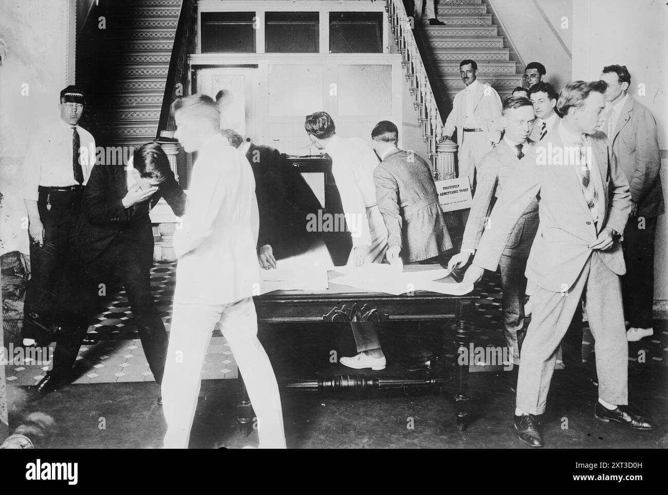 1920s reporters hi-res stock photography and images - Alamy