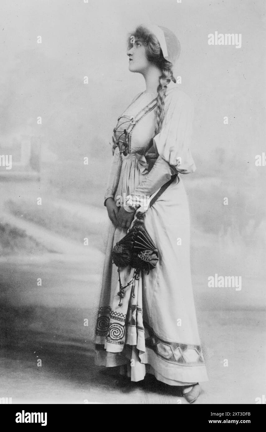 Long haired female singer hi-res stock photography and images - Alamy