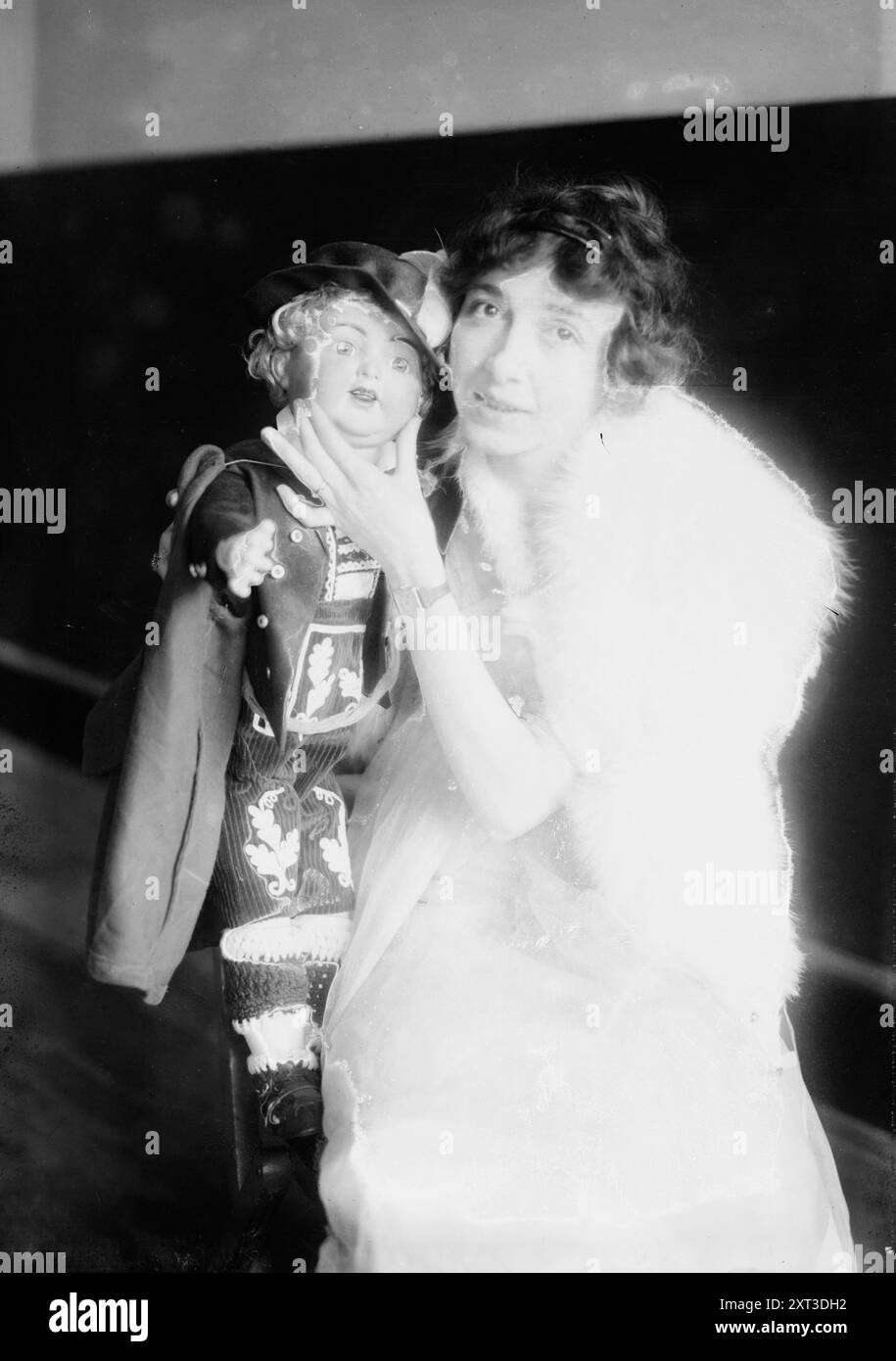 Mrs. John Chas. Thomas, 1915. Shows singer and child actress Ruby ...