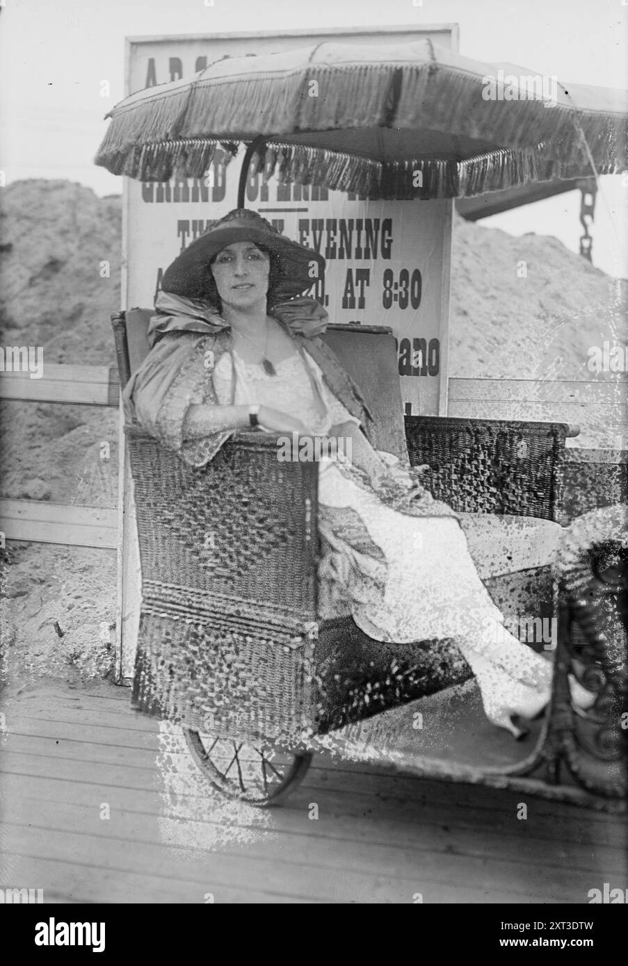 Curci, between c1915 and c1920. Shows Italian coloratura soprano opera ...