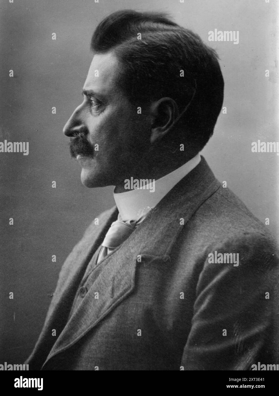 Male novelist in vintage hi-res stock photography and images - Alamy