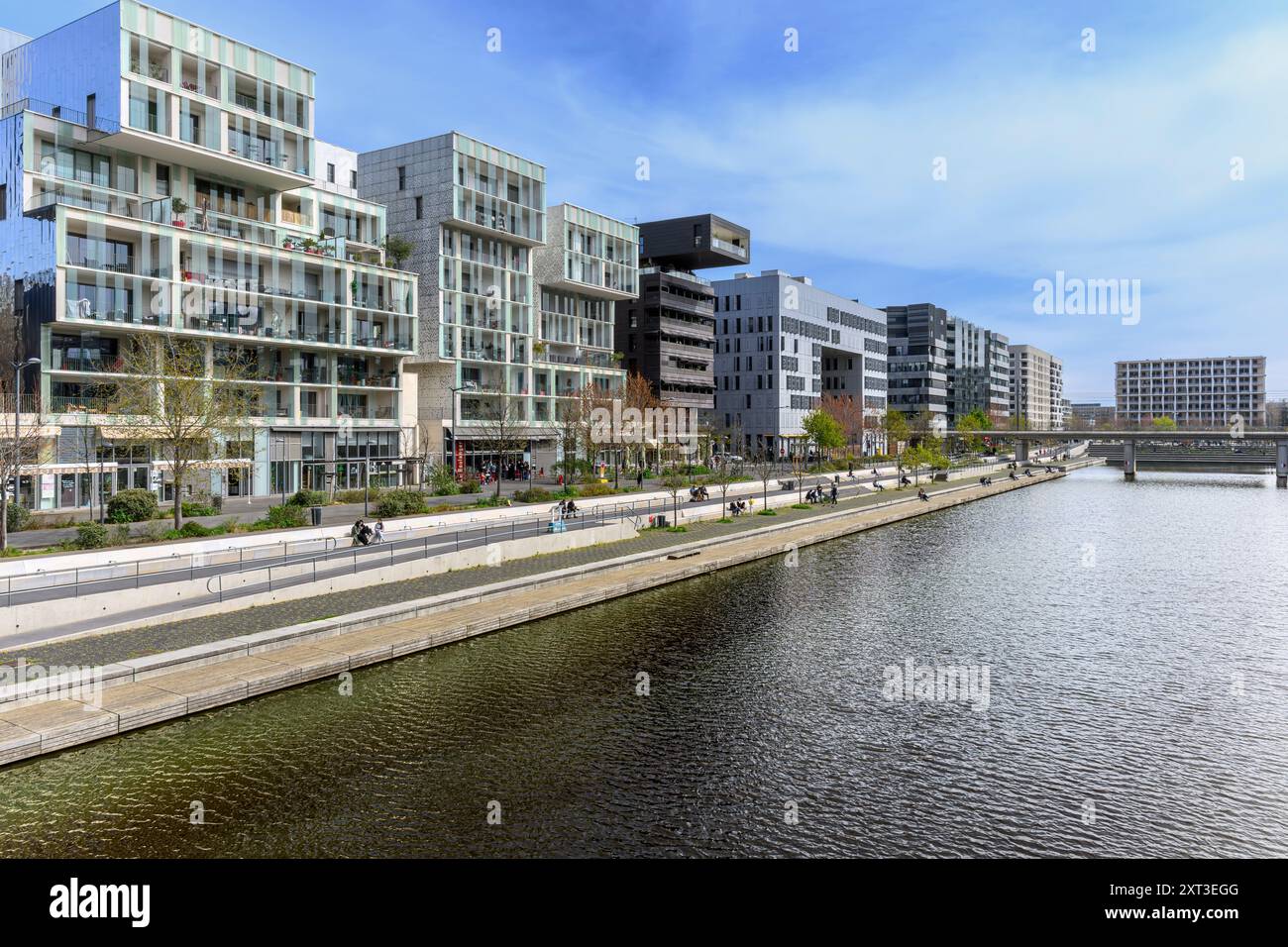 Halte Fluviale Lyon Confluence is the new trendy Confluence Marina in ...