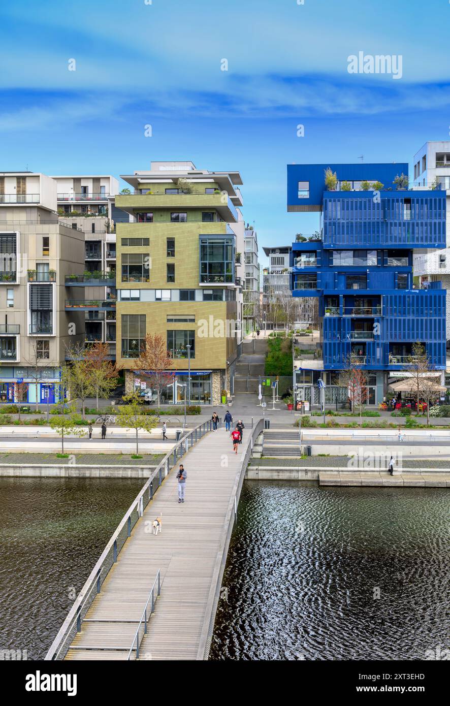 Halte Fluviale Lyon Confluence is the new trendy Confluence Marina in ...