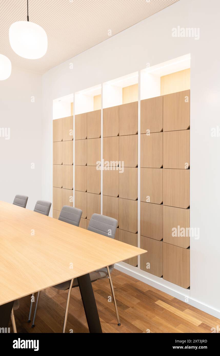 Sleek minimalist conference room hi-res stock photography and images ...