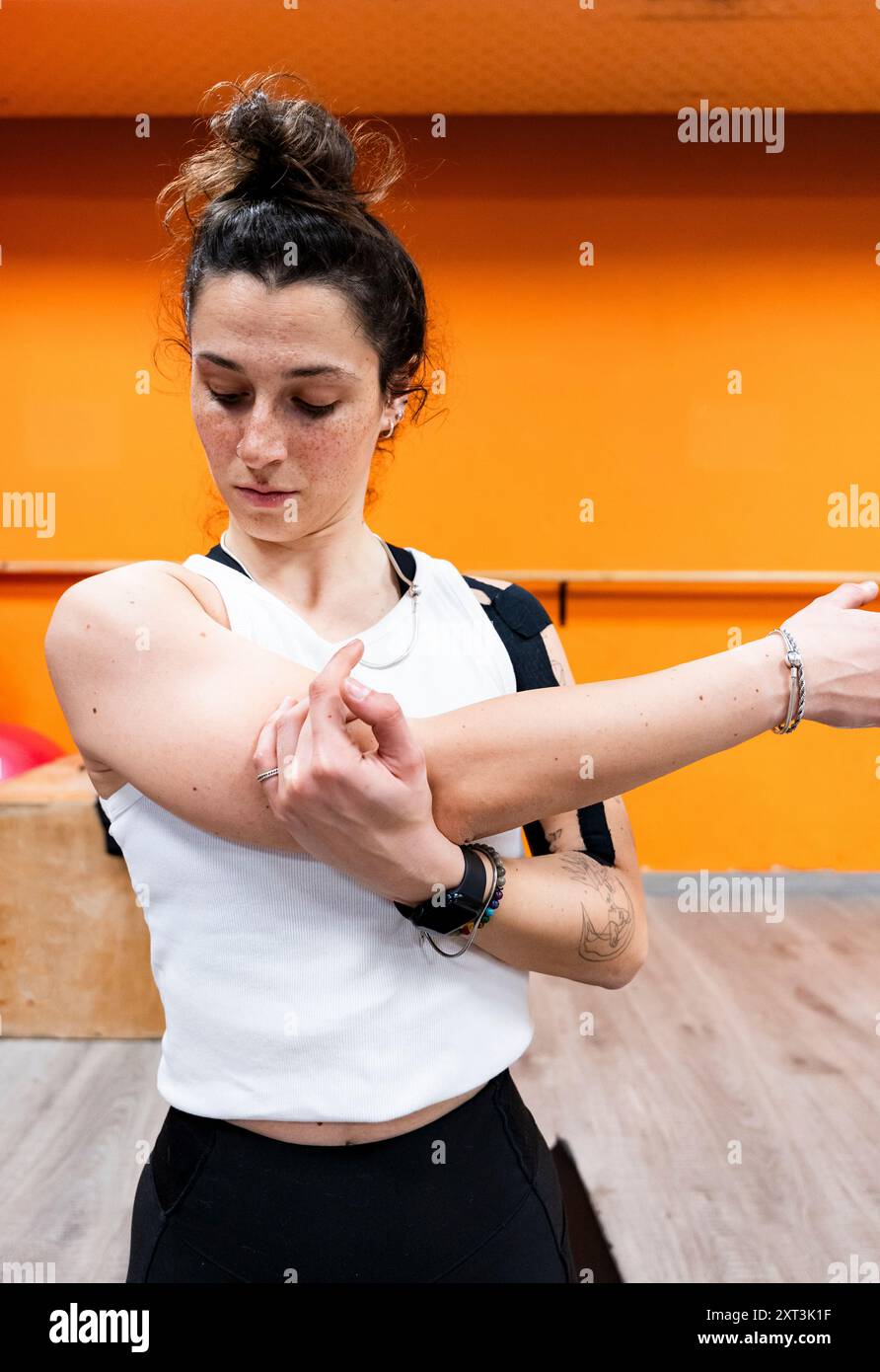 Woman checks wall hi-res stock photography and images - Alamy