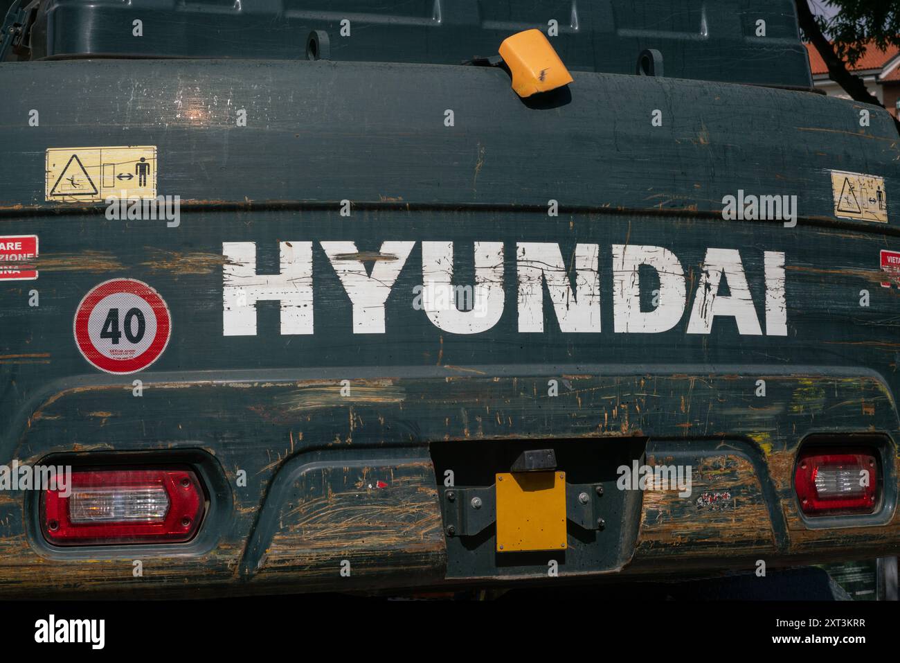 Hyundai construction truck hi-res stock photography and images - Alamy