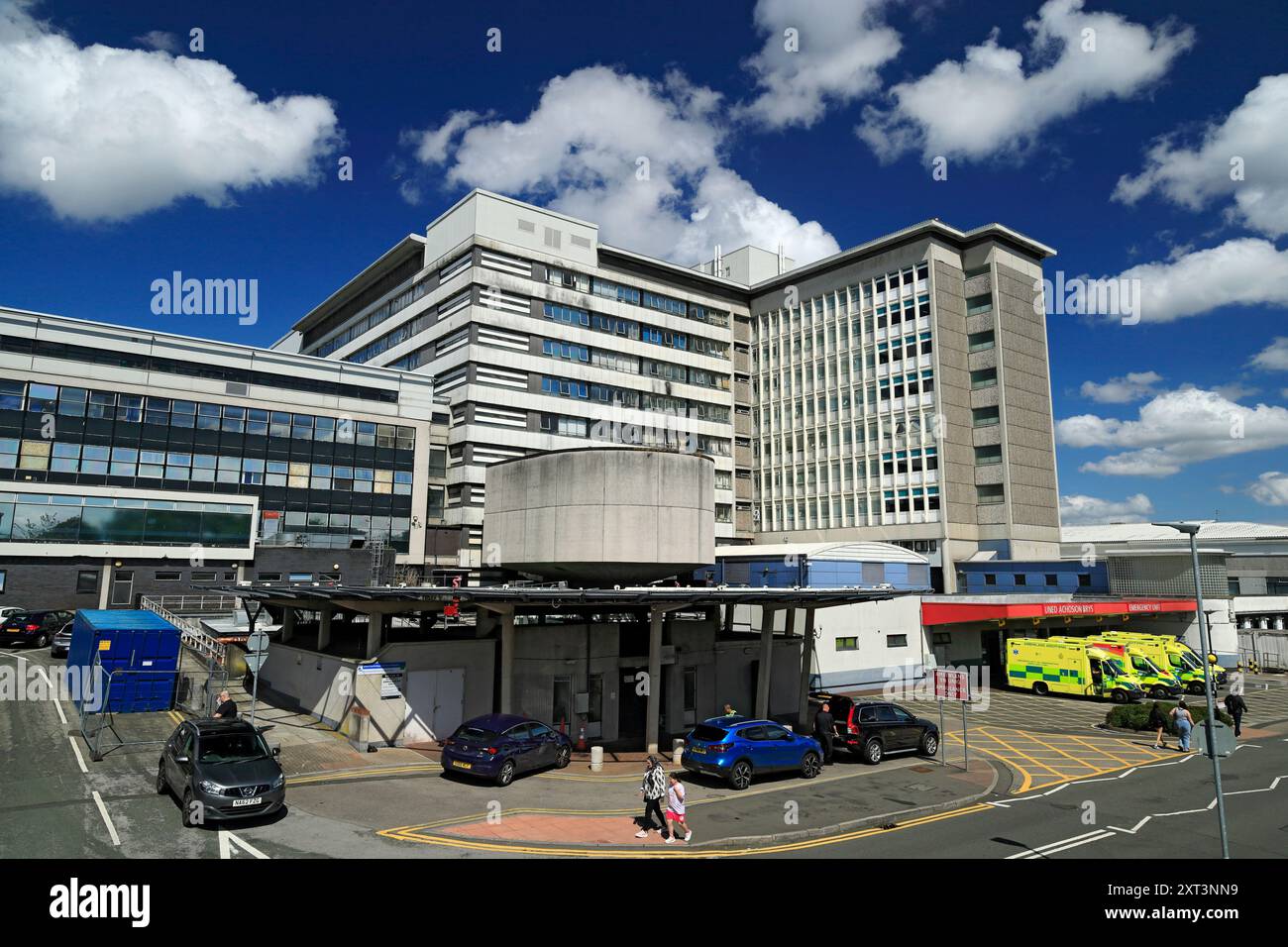 Heath park hospital cardiff hi-res stock photography and images - Alamy