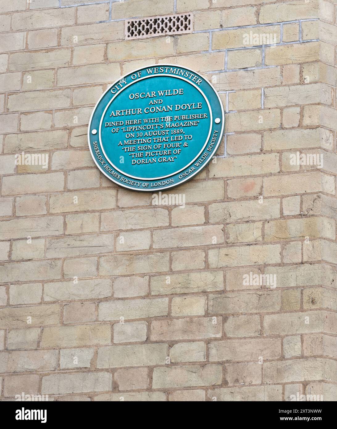 Plaque with information about Oscar Wilde and Arthur Conan Doyle dining ...