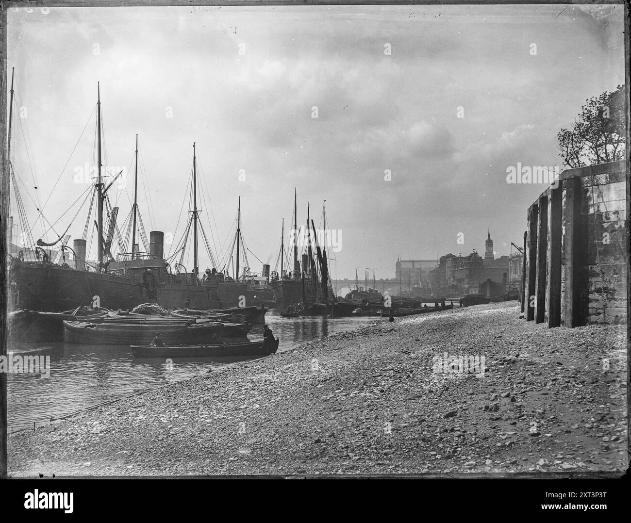 Thames dock 1900 hi-res stock photography and images - Alamy