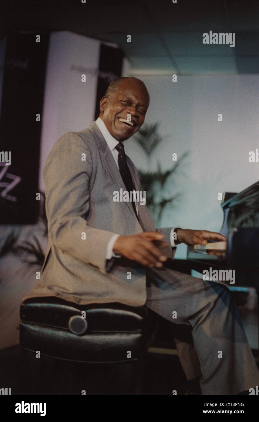 Hank jones pianist hi-res stock photography and images - Alamy