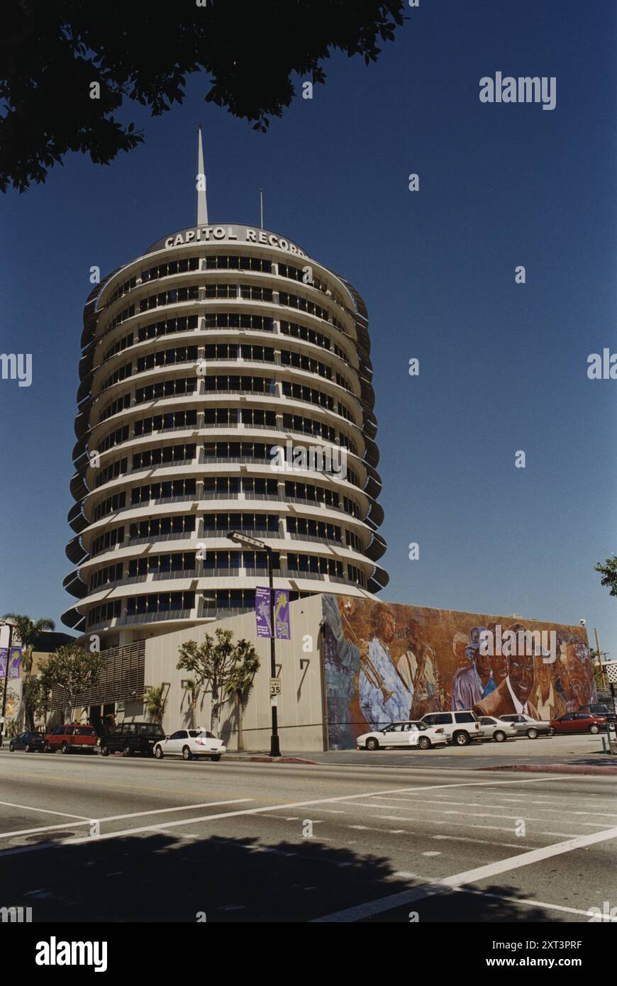 Capital Records Building, Los Angeles, 2000 Stock Photo - Alamy