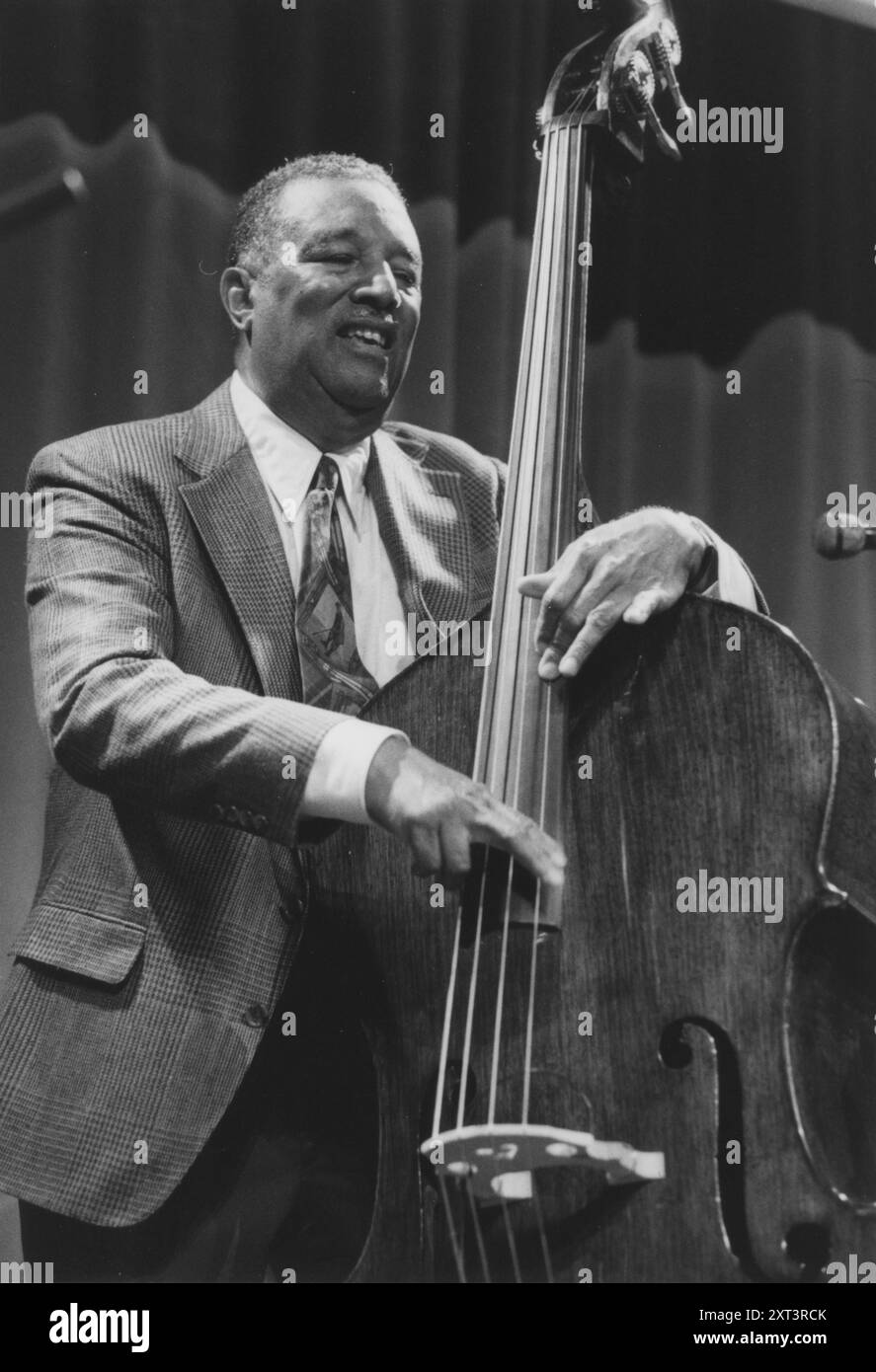 Ray brown 1990s hi-res stock photography and images - Alamy
