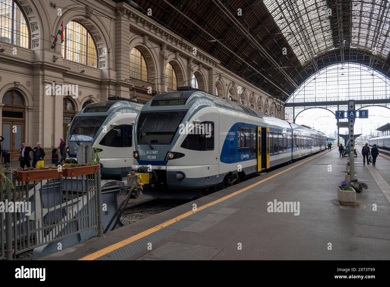 Electric Train at Budapest Keleti Station Stock Photo - Alamy