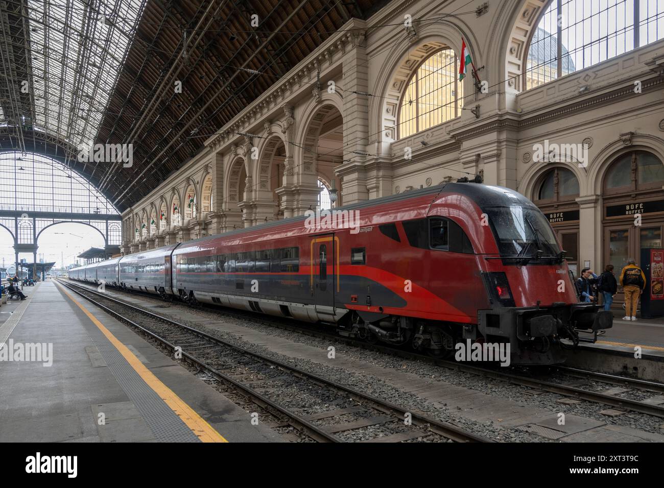 Railjet train at Budapest Keleti Station in Hungary Stock Photo - Alamy