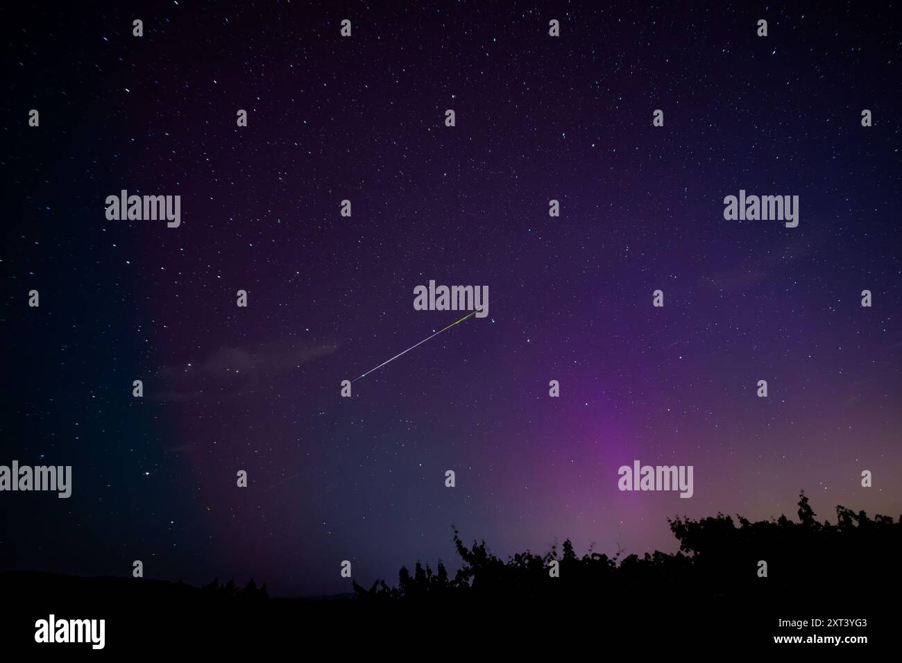 Meteor and northern lights hi-res stock photography and images - Alamy