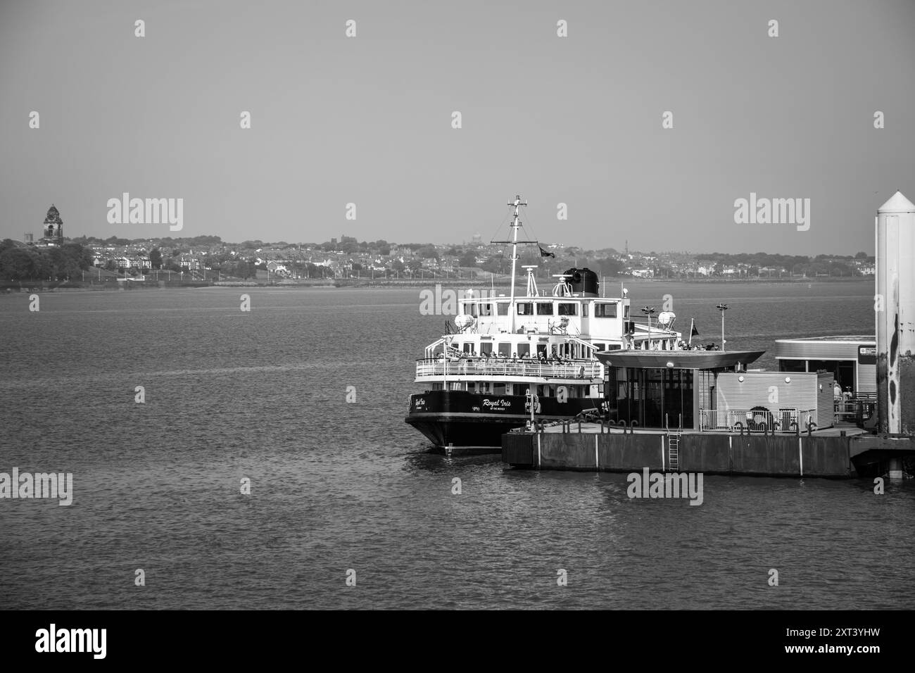 Ferry boat liverpool waterfront hi-res stock photography and images - Alamy