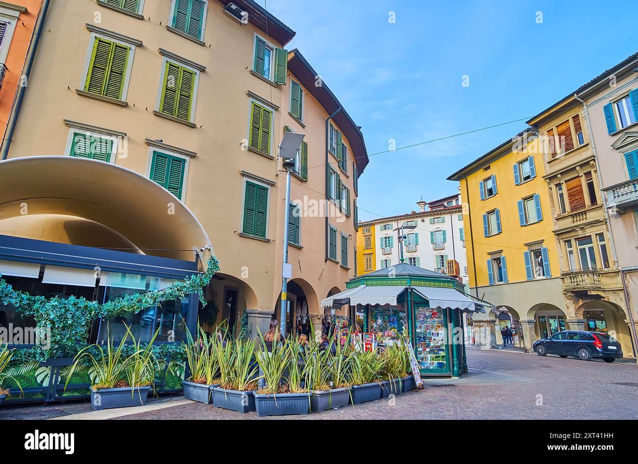 The small outdoor dining against the historic house on Piazza Pontida ...