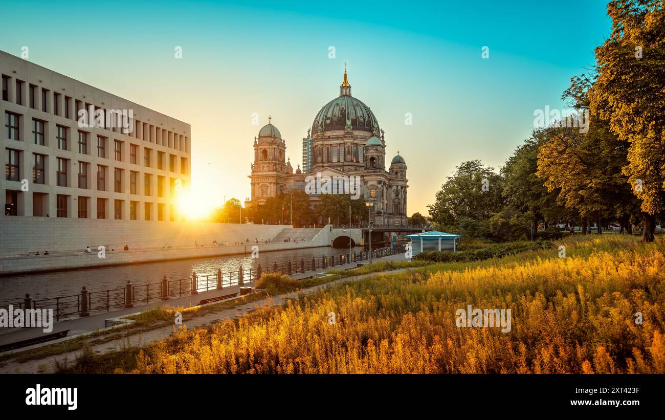 Baroque cathedral sunset hi-res stock photography and images - Alamy