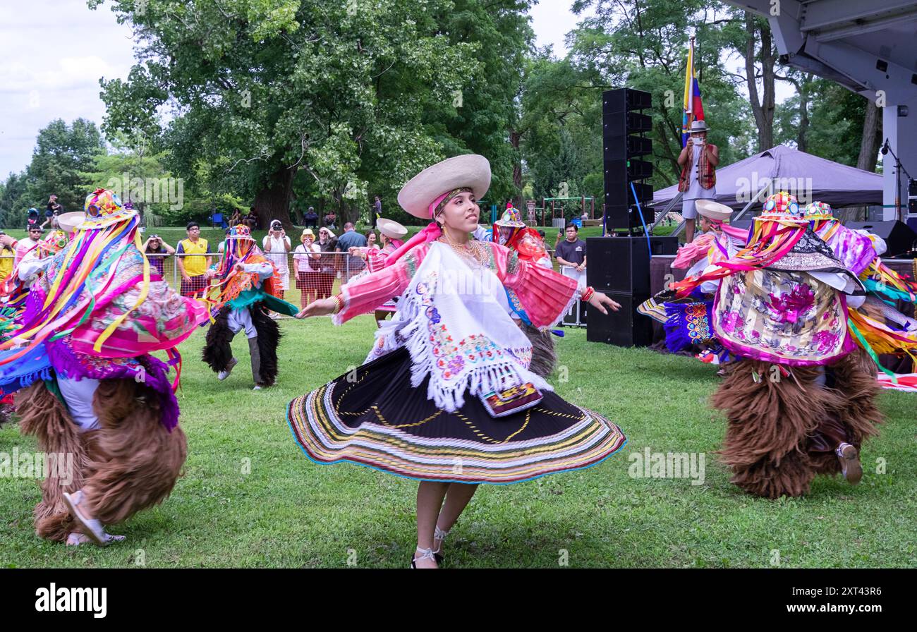 Men & women dancers from the Ecuadorian group Sentimiento Andina NY ...