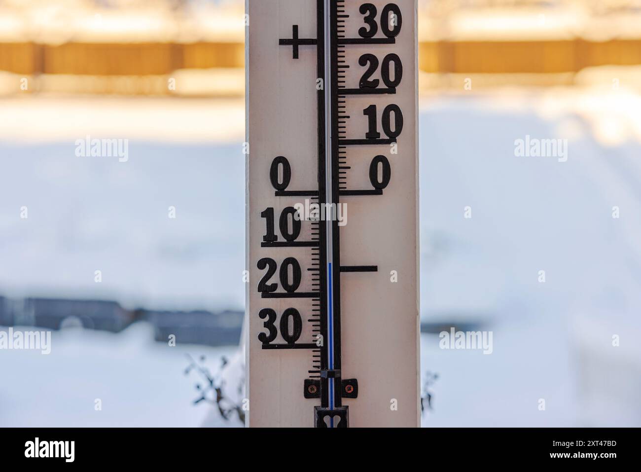 Digital outdoor thermometer hi-res stock photography and images - Alamy