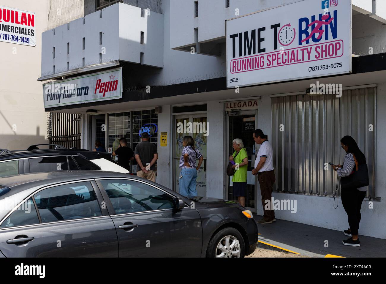 Puerto Ricans wait in line at a bakery to stock up on bread and other ...