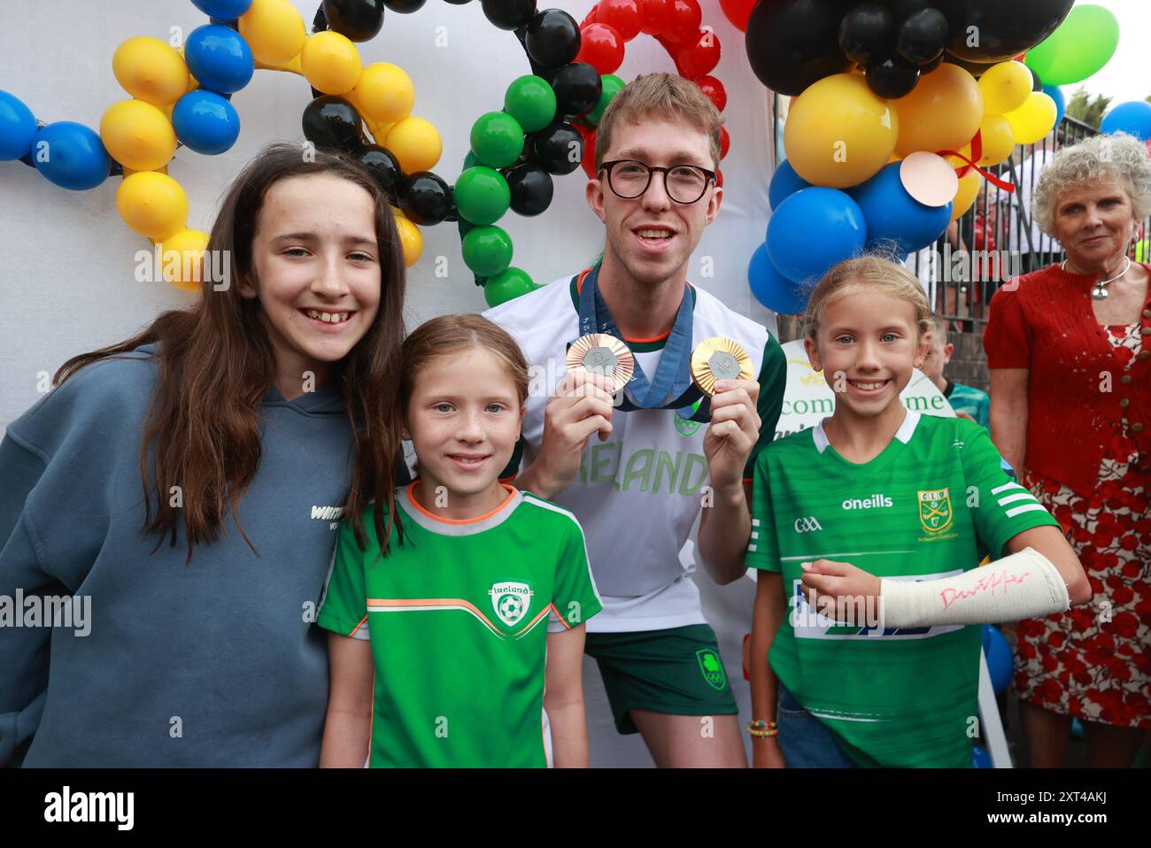 Gold and bronze medal winning swimmer Daniel Wiffen meets young fans ...