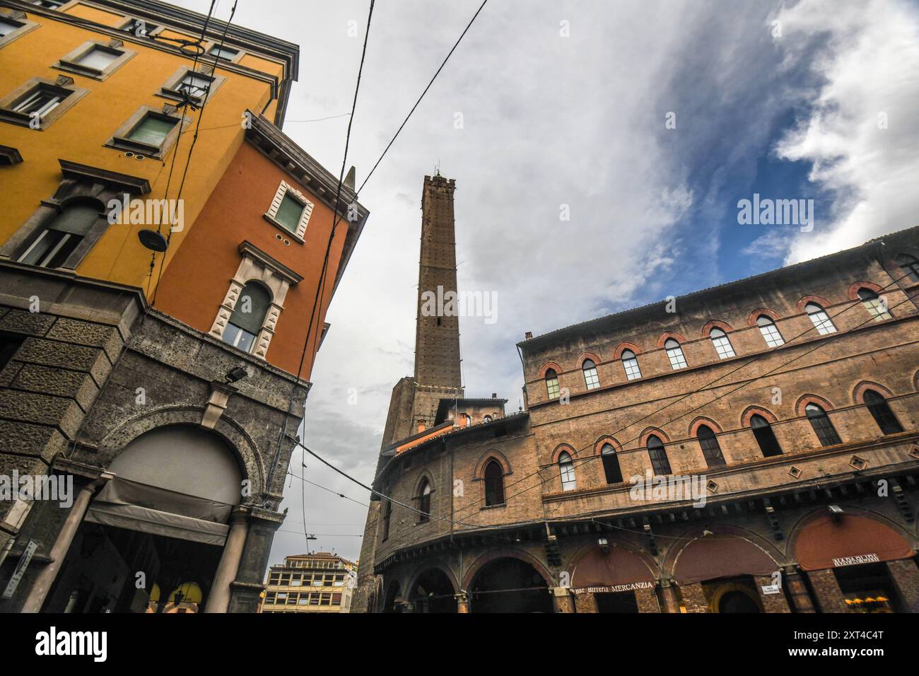 Due torri hi-res stock photography and images - Alamy