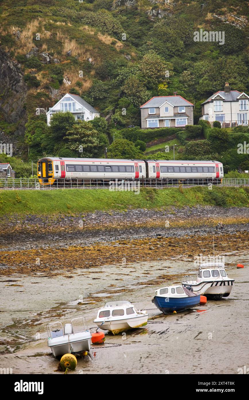 Welsh coast railway hi-res stock photography and images - Alamy