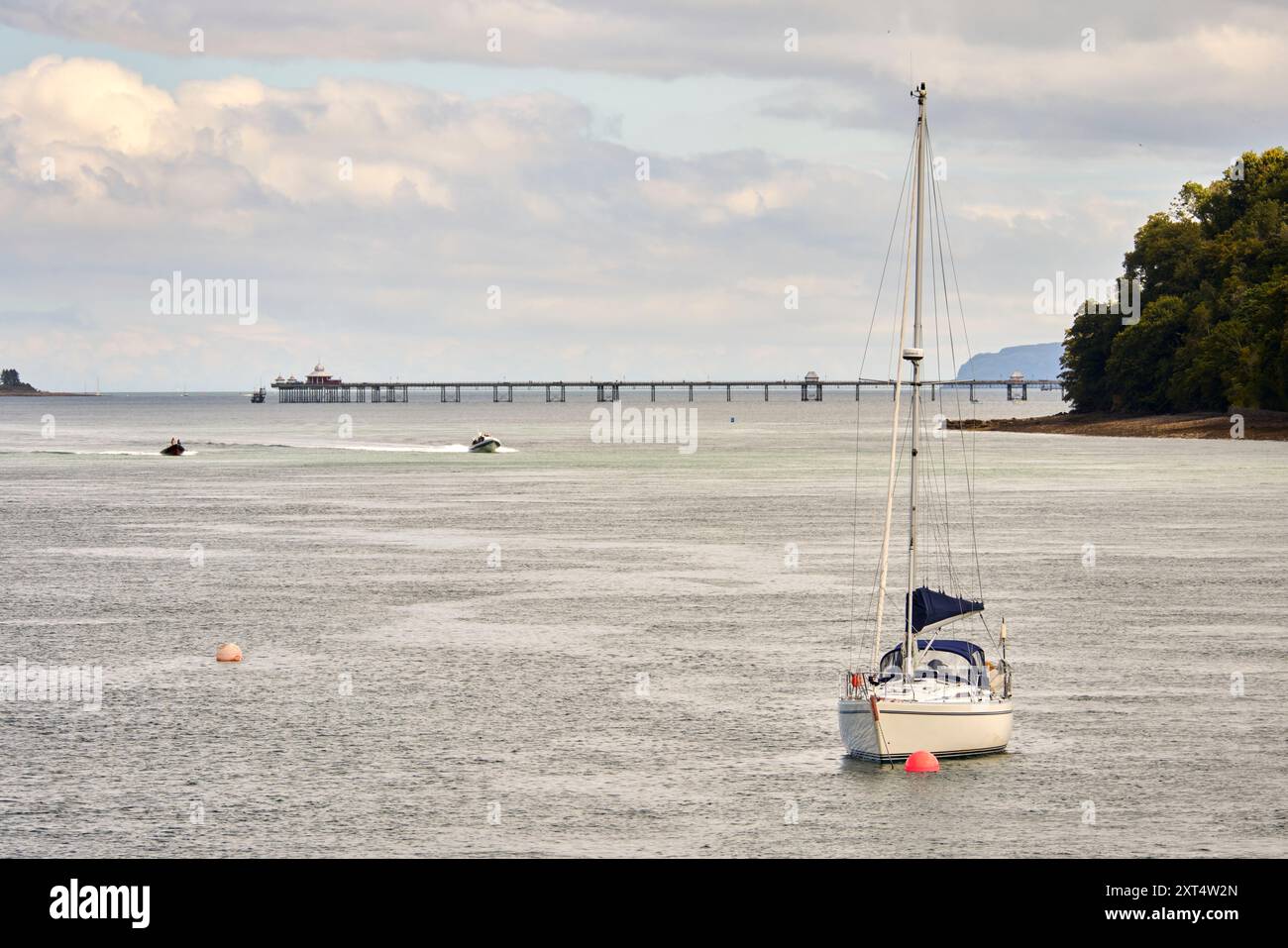 Menai strait boats hi-res stock photography and images - Alamy