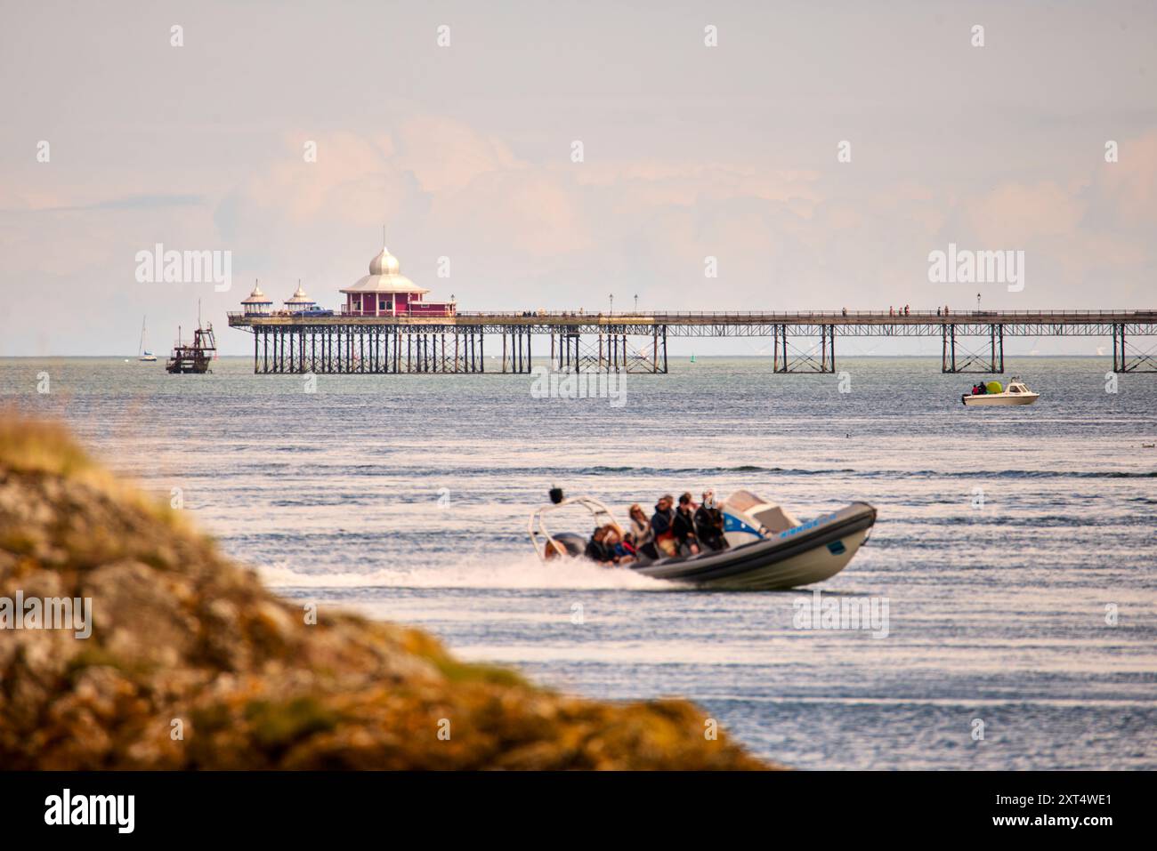 Menai strait boats hi-res stock photography and images - Alamy