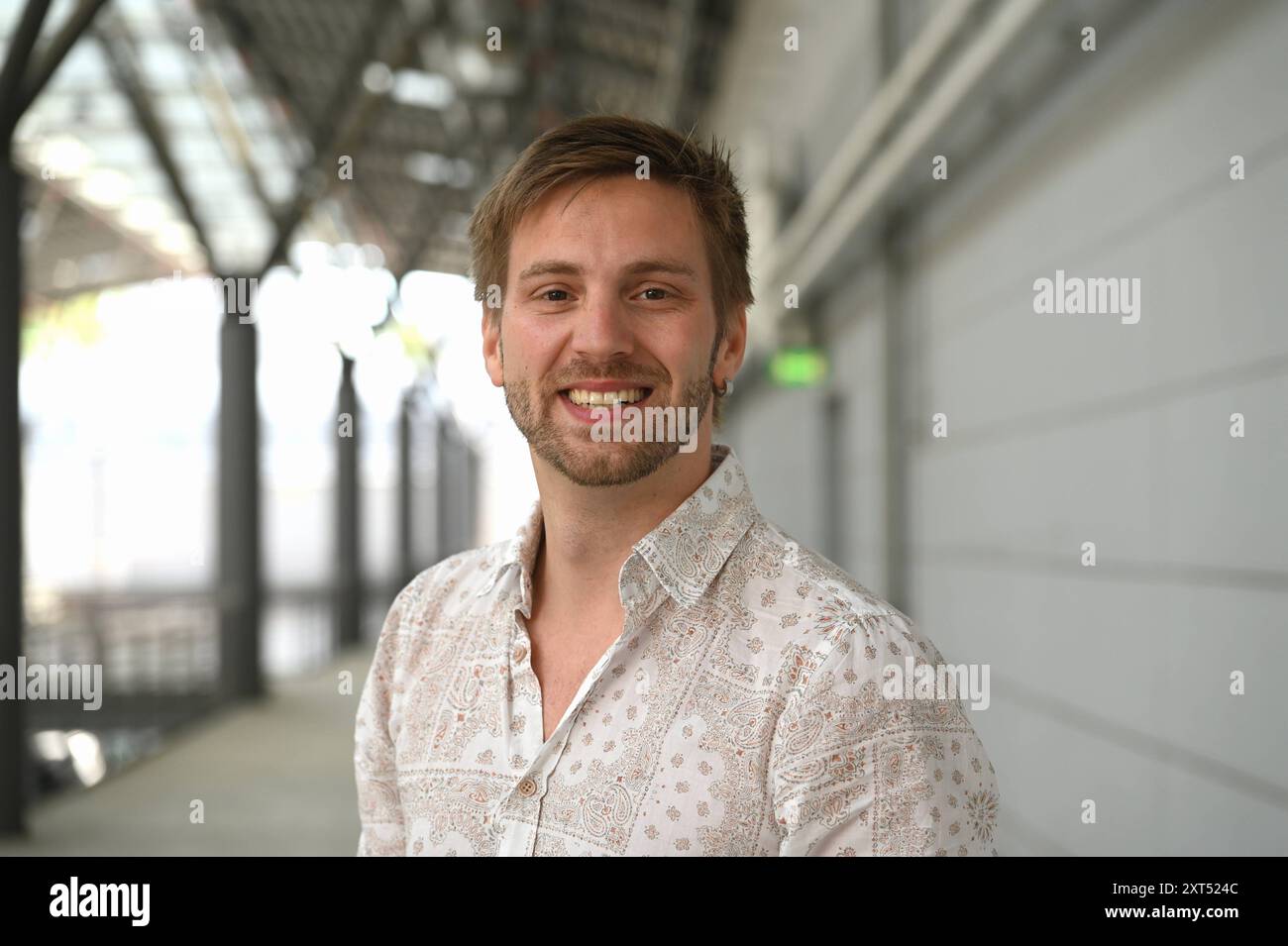 Schauspieler Fabian Kronbach posiert beim Fantreffen und Starwahl der ...