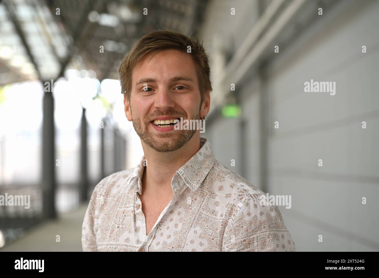 Schauspieler Fabian Kronbach posiert beim Fantreffen und Starwahl der ...